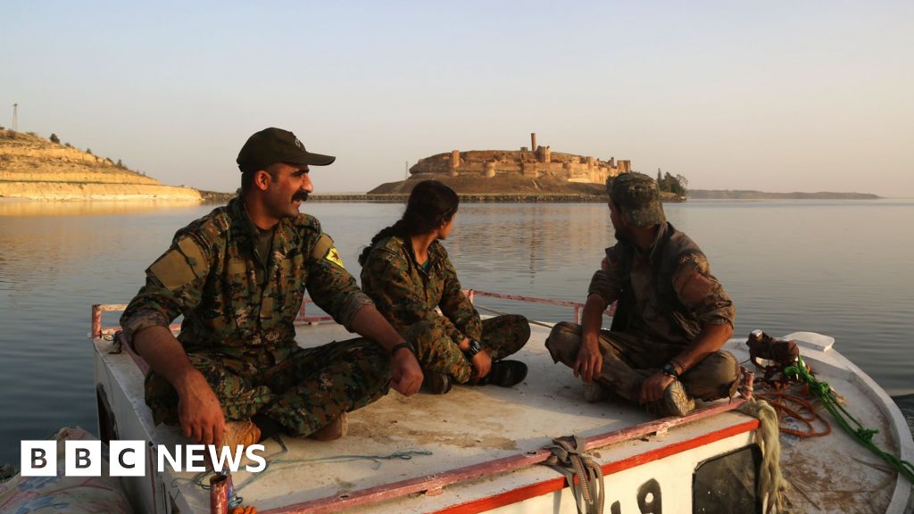 Syria war: IS driven back in Tabqa, US-backed fighters say - BBC News
