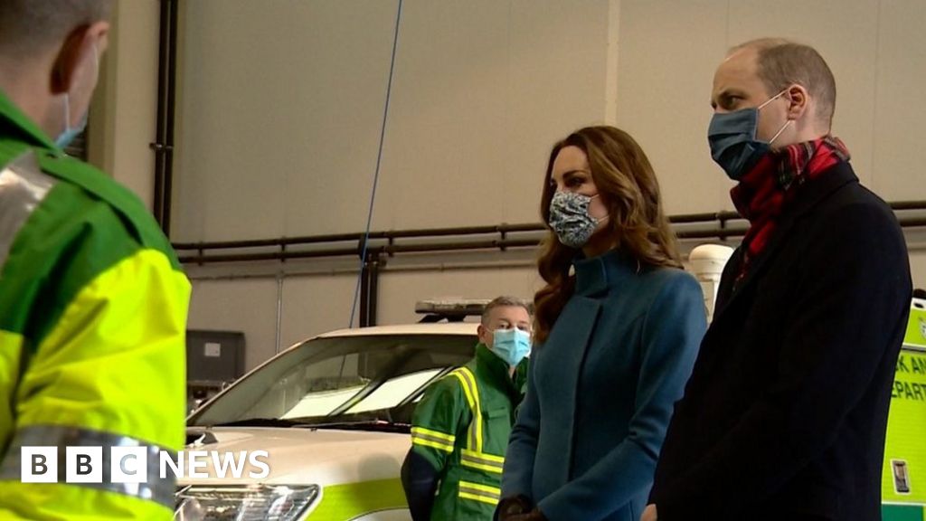 Royal couple thank Scottish ambulance staff for pandemic work