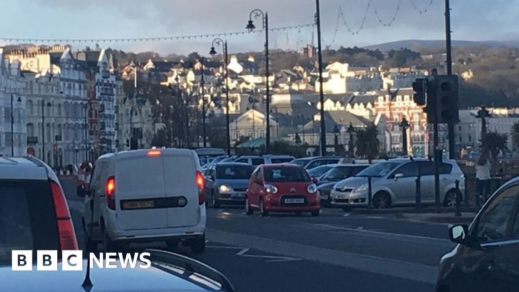 Isle of Man drivers back plans to simplify vehicle tax - BBC News