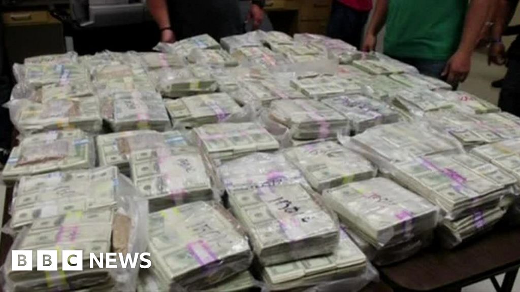 $24m found in Miami attic drugs raid - BBC News