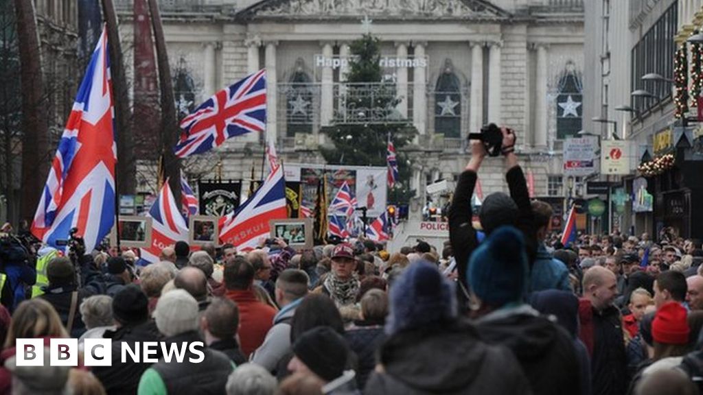 Brexit: Leading Orangeman says unionism should consider deal protests