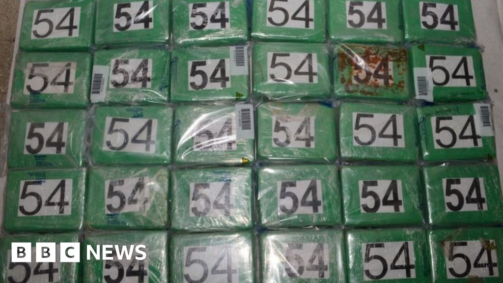 Bedfordshire cocaine users spend £1m a week, say police - BBC News