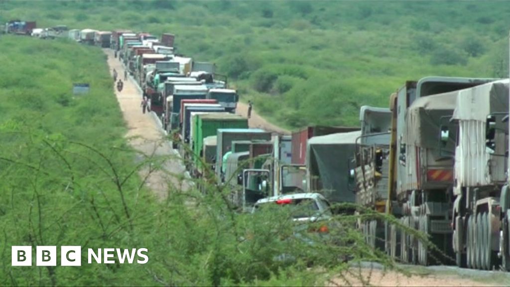 Kenyans stuck in '50km' traffic jam on Nairobi-Mombasa road - BBC News