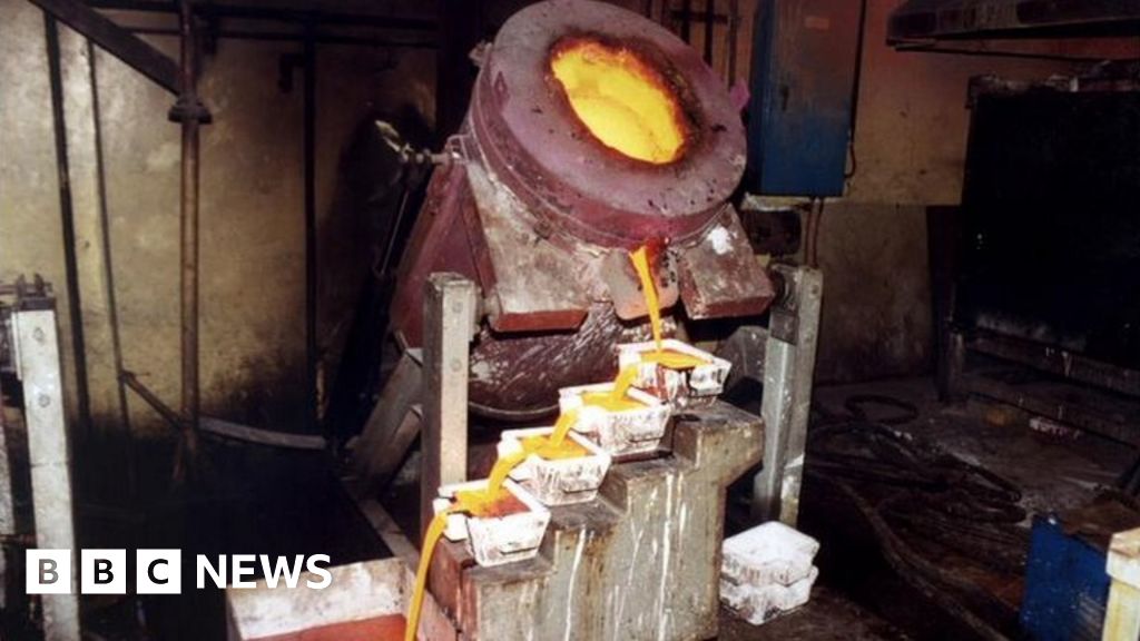 Ghana arrests gold miners from Niger, Nigeria and Togo - BBC News