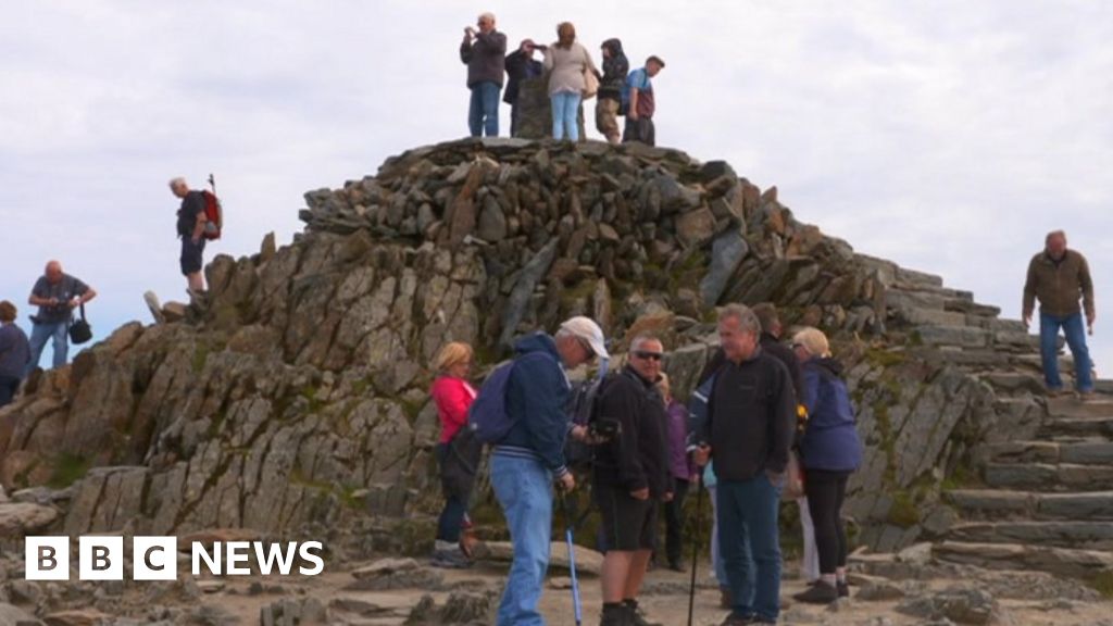 Mountain litter among Snowdon concerns among residents - BBC News