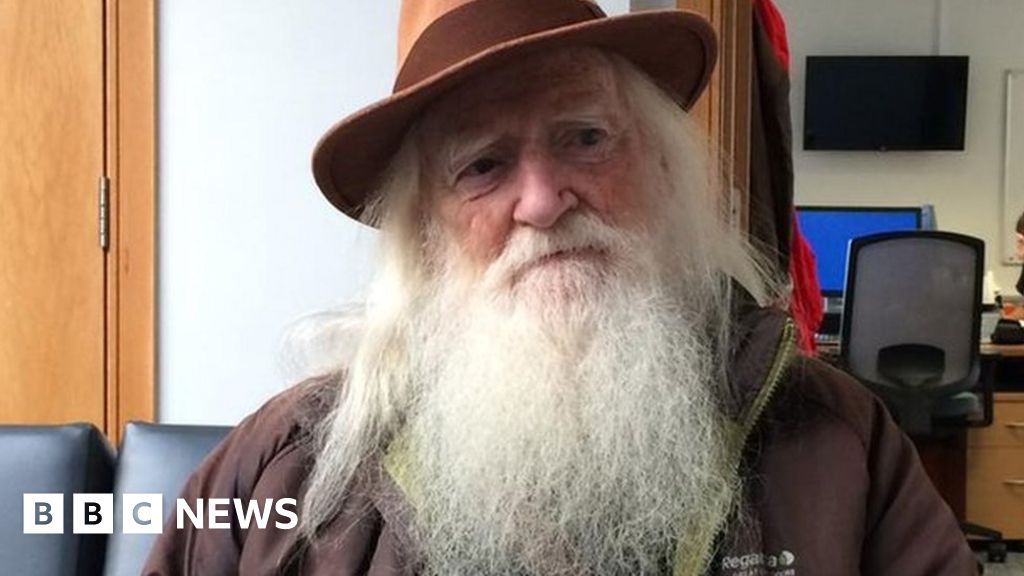 Sean McLaughlin: How my stammer caused chaos in my life - BBC News