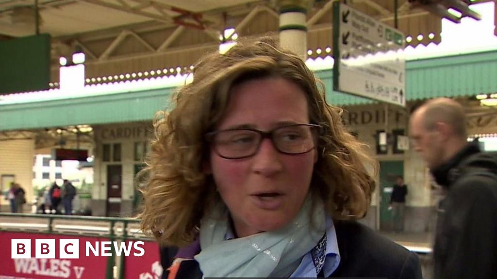 Train passengers frustrated by rail cable nightmare - BBC News