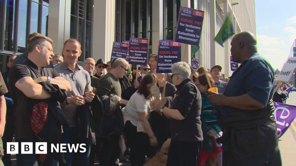 'Progress' made in college lecturer strike talks - BBC News