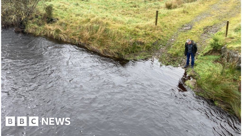 Donegal: Anglers warn of peat landslide pollution threat - BBC News