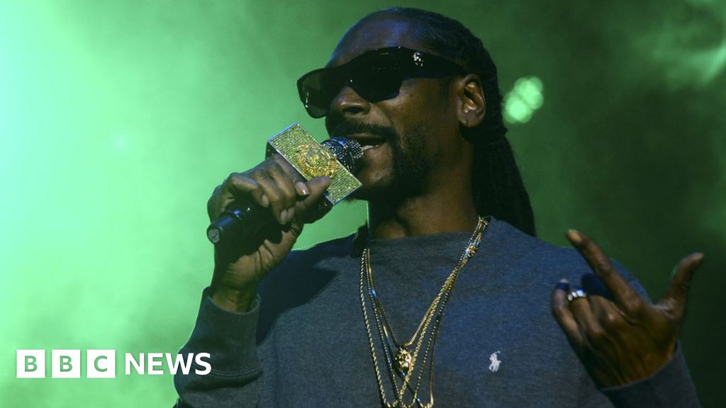 Snoop Dogg tags himself in Bogata, Romania. He's in Bogota, Colombia ...
