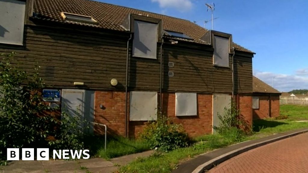 Number of empty homes in Wales up 40% to 27,000 since 2009 - BBC News