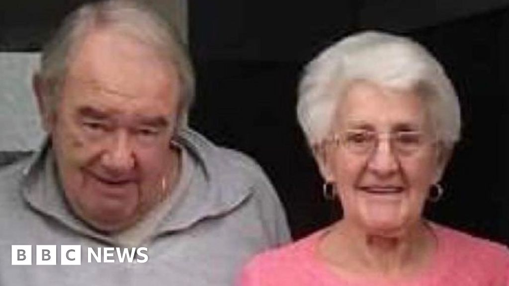 Kelso couple killed in crash near Lauder named - BBC News