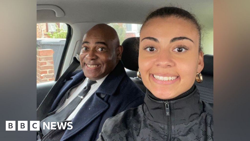 UWE student feels unsupported by uni after loss of dad - BBC News