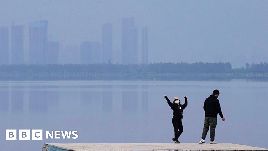 In pictures: Daily life with the coronavirus