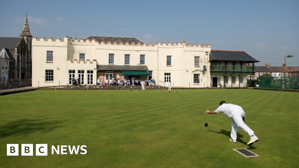 In pictures: Bowling pavilions - BBC News
