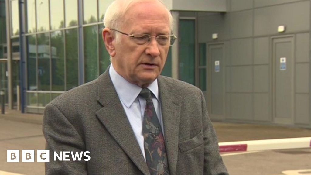 Covid vaccine for police 'must be a priority'