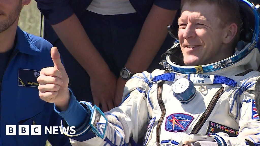 British astronaut Tim Peake's 'incredible experience' - BBC News