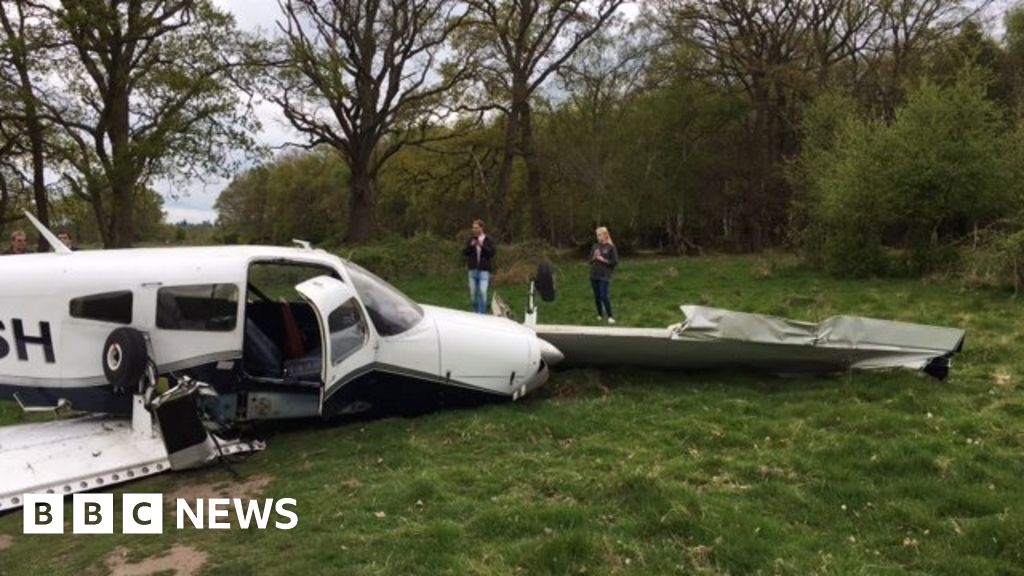Light aircraft crashes in field in Blackwater - BBC News