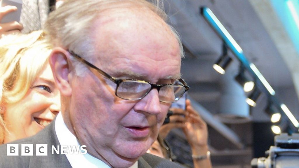 Primark founder Arthur Ryan dies - BBC News