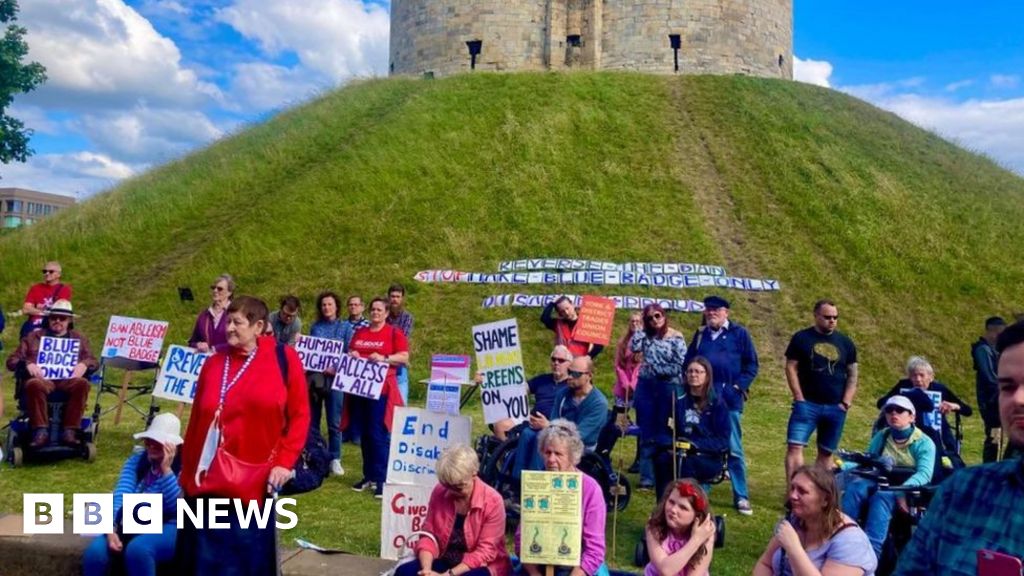 York blue badge ban: Coalition of campaigners in protest - BBC News