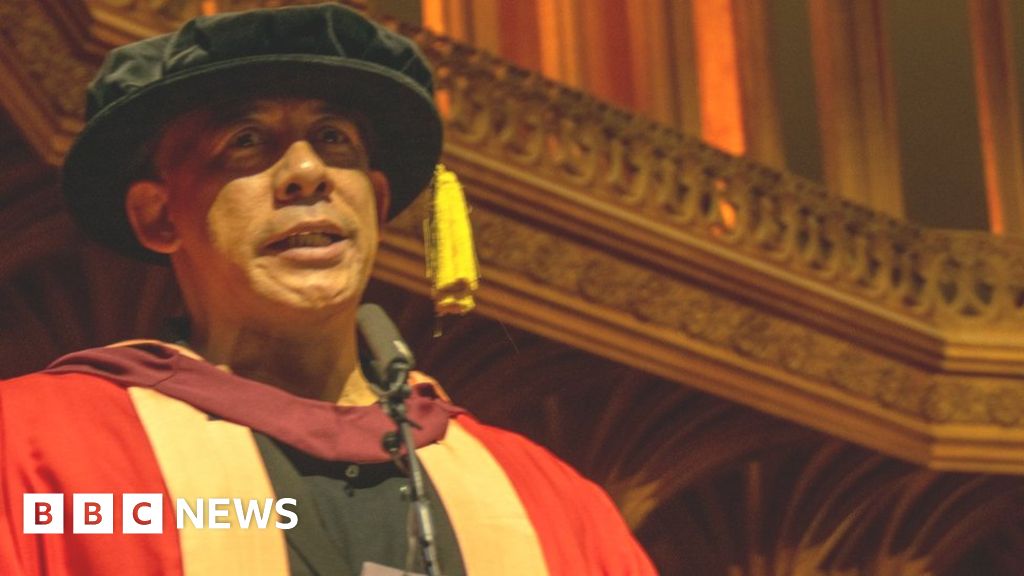 Bristol campaigner Lawrence Hoo receives honorary degree - BBC News
