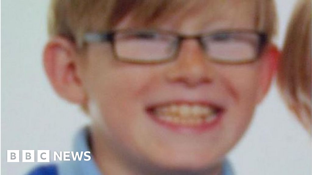 Huw Parri, 10, found after major police search on Anglesey - BBC News