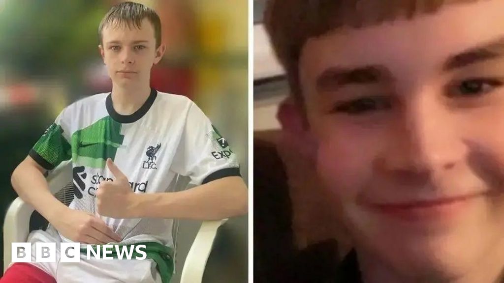 Boy, 15, pleads guilty to murder of Mason Rist - BBC News