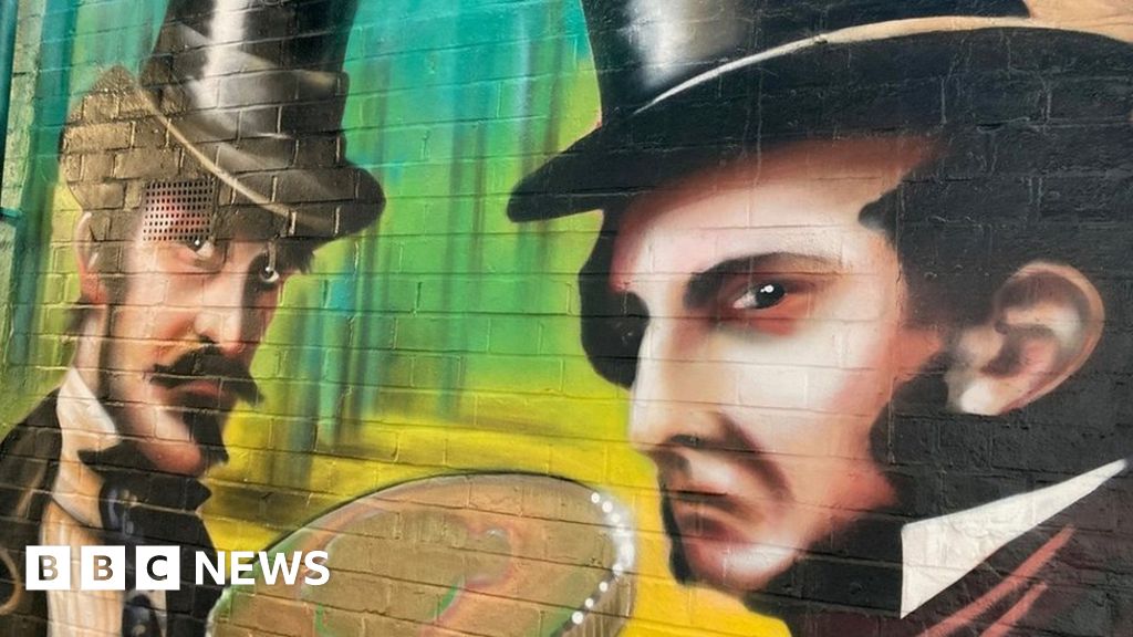 Victorian politics scandal mural livens up St Albans alleyway