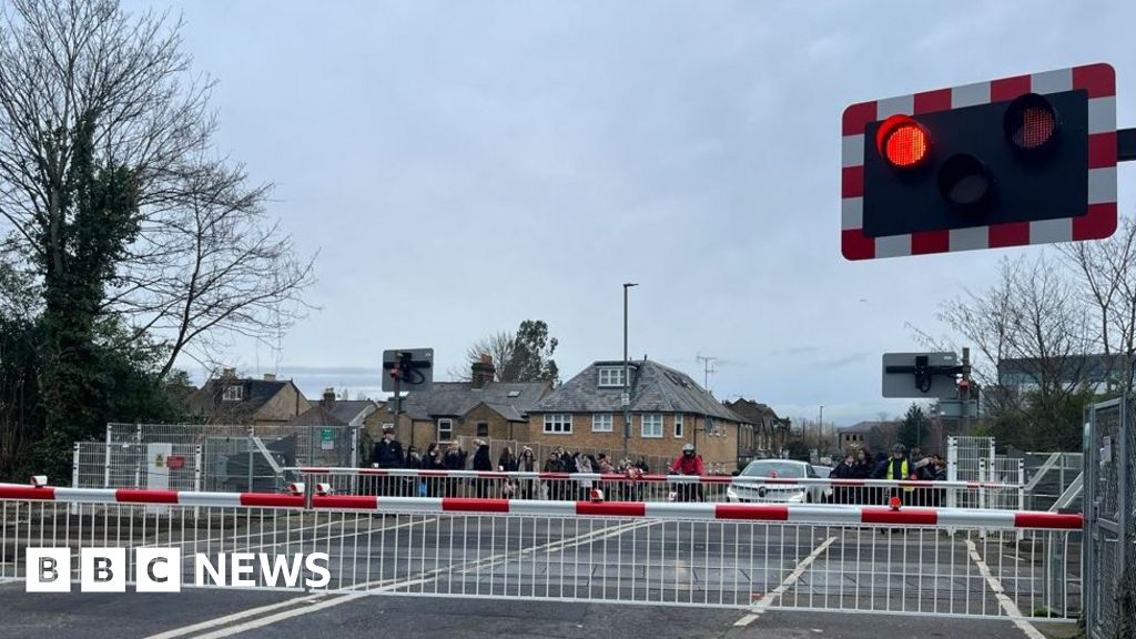 MP expresses anger over Egham level crossing delays - BBC News
