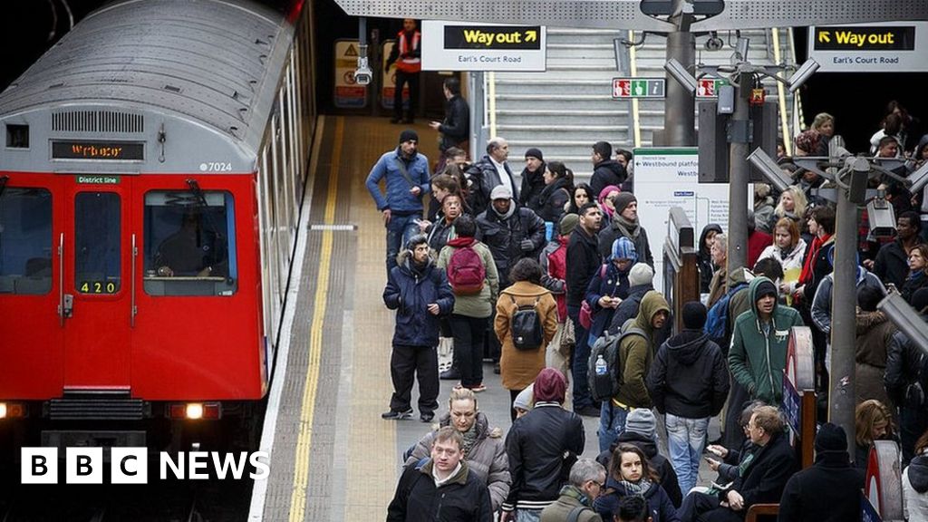 London Tube workers balloted over strikes in pay row - BBC News