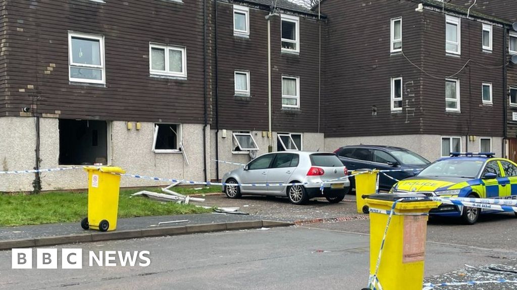 Leicester: Delivery driver rescued man after flat explosion