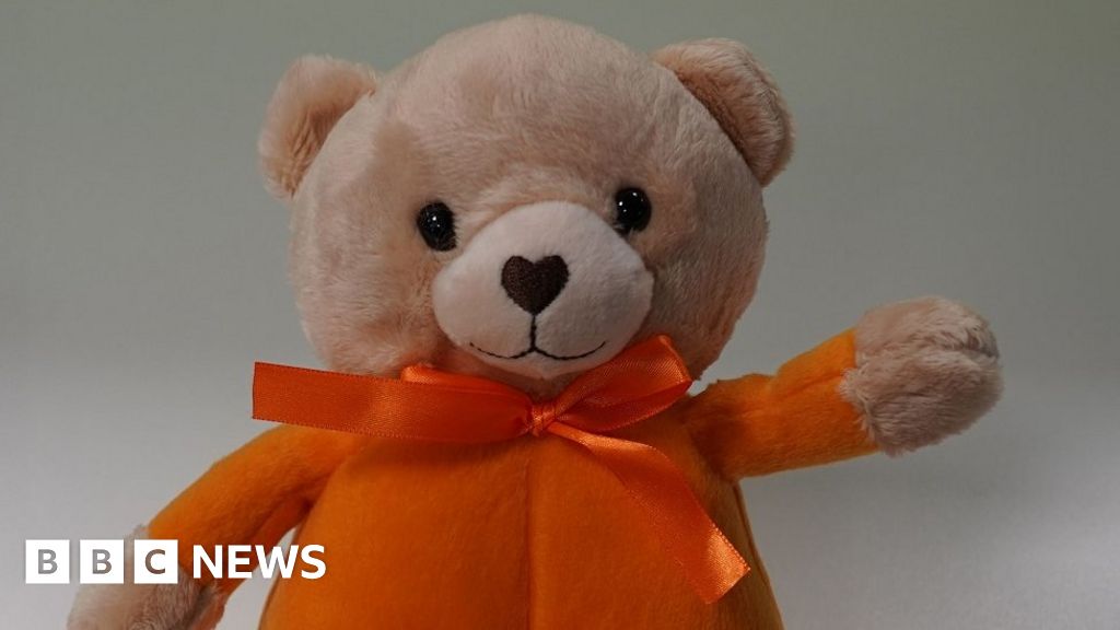 The teddy bears supporting children in traumatic incidents - BBC News