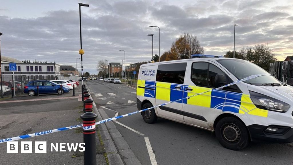 Cardiff: Roads reopen after suspected bomb alert - BBC News