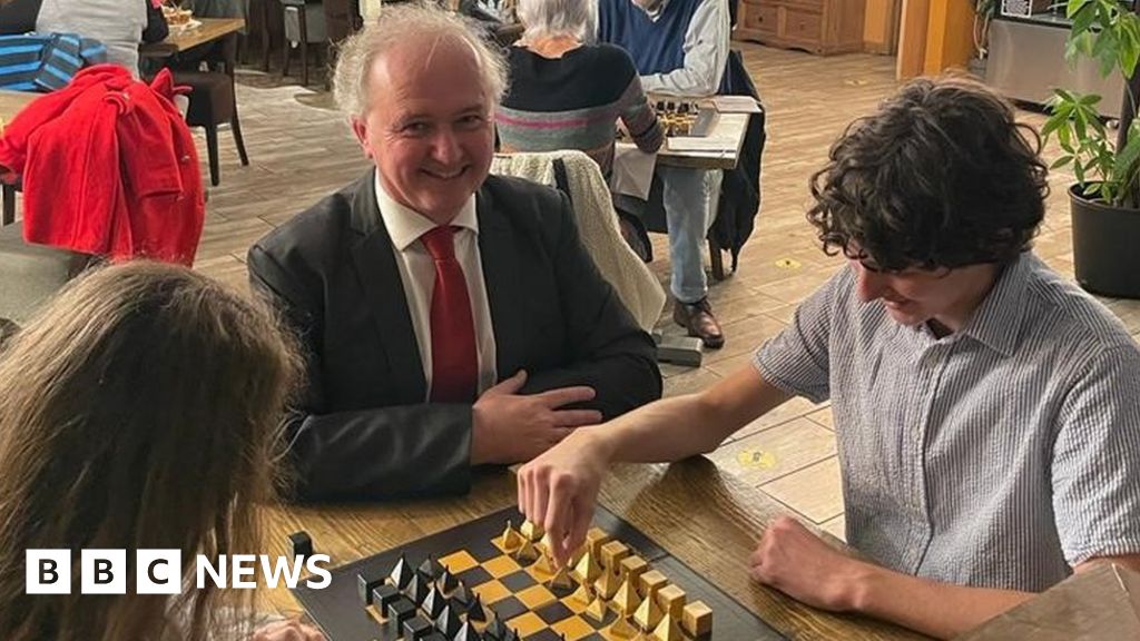 Somerset maths teacher says board game given to prime minister rivals ...