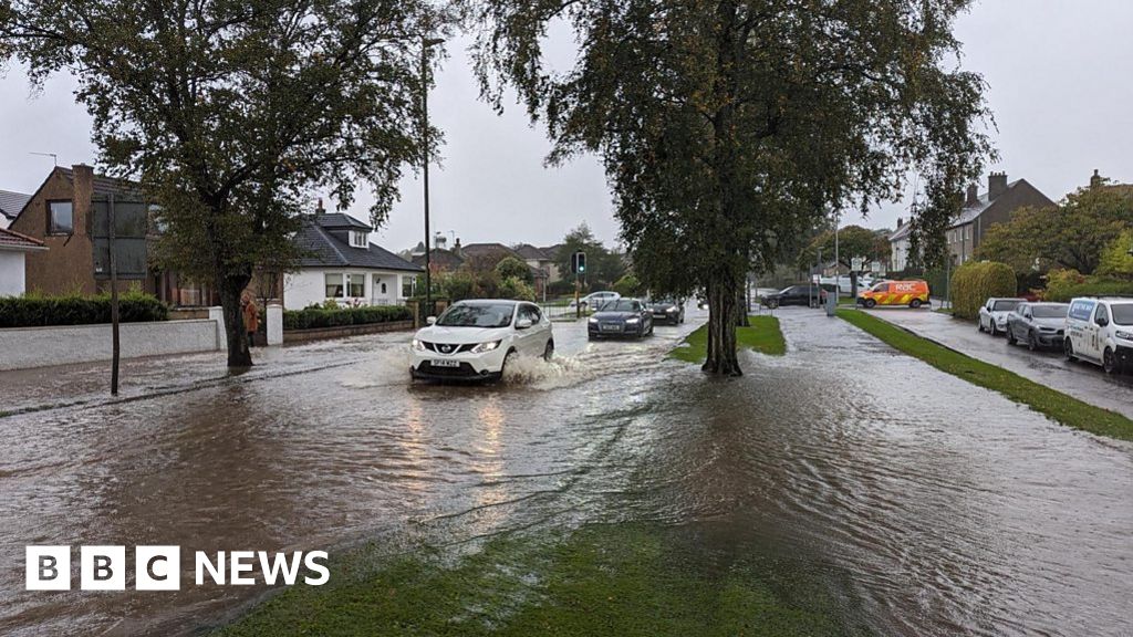 Travel disruption as parts of Scotland continue to flood - BBC News