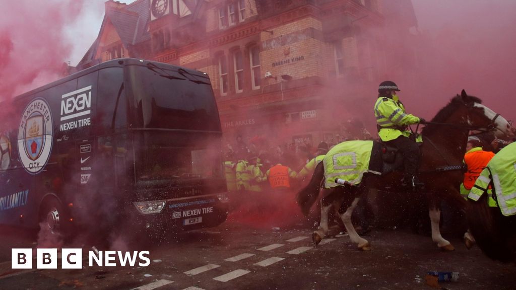 Merseyside Police fail to find Man City bus attackers - BBC News