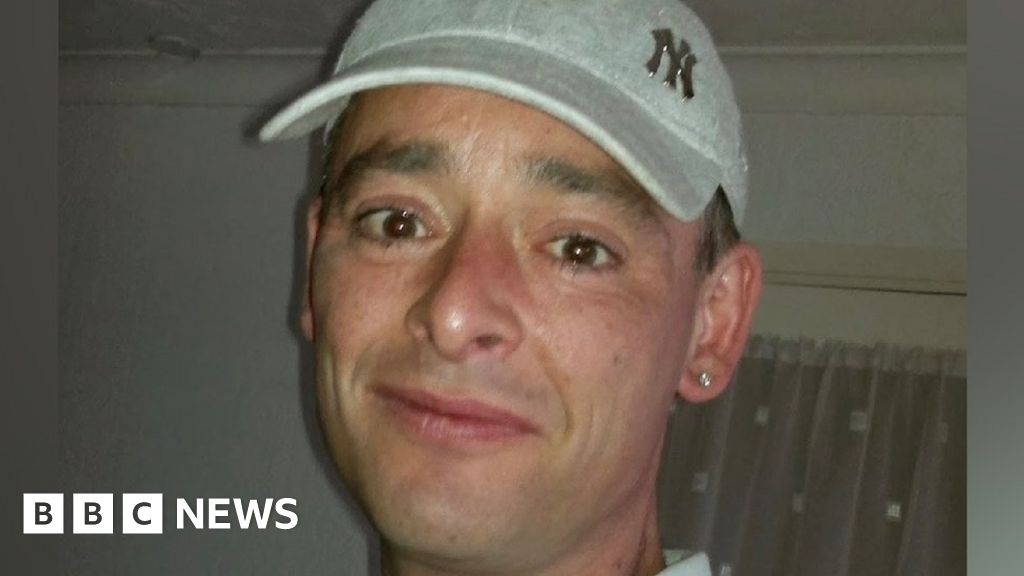 Sheffield man died after hospital missed cancer, inquest hears - BBC News