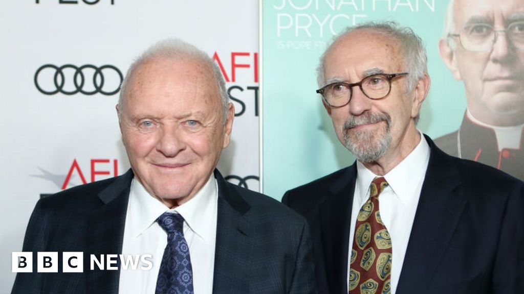 Anthony Hopkins and Jonathan Pryce bantered about who was more Welsh ...