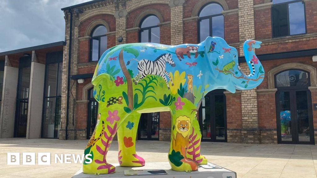 Large elephant sculptures on Worcester streets - BBC News