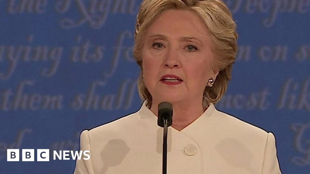 US election 2016: Clinton and Trump clash on experience - BBC News