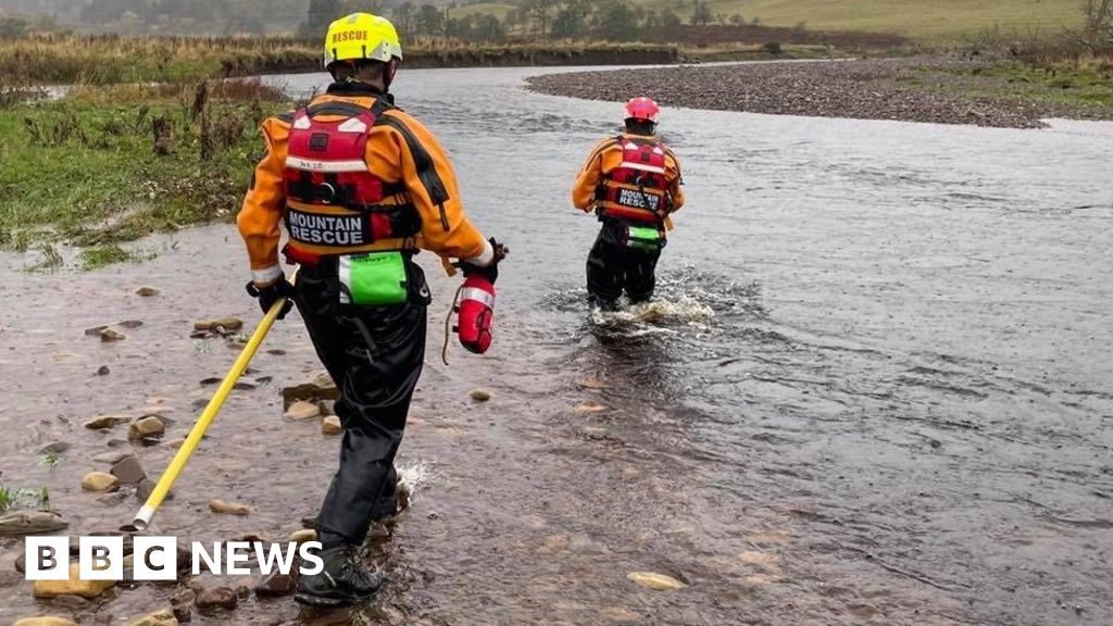Fisherman's body found after River Coquet search - BBC News