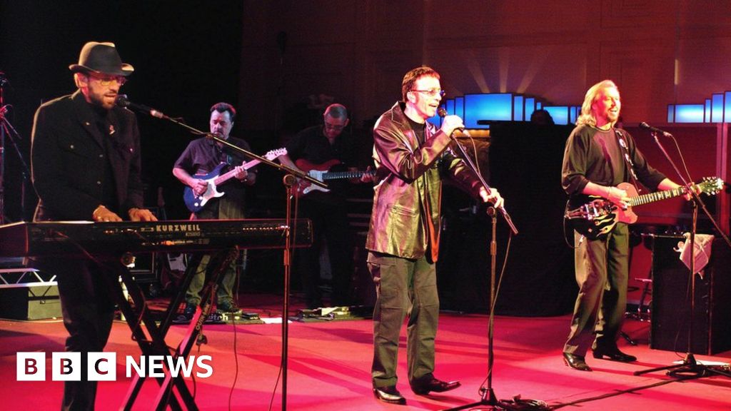 Isle of Man Bees Gees statue to grace seafront after lockdown - BBC News
