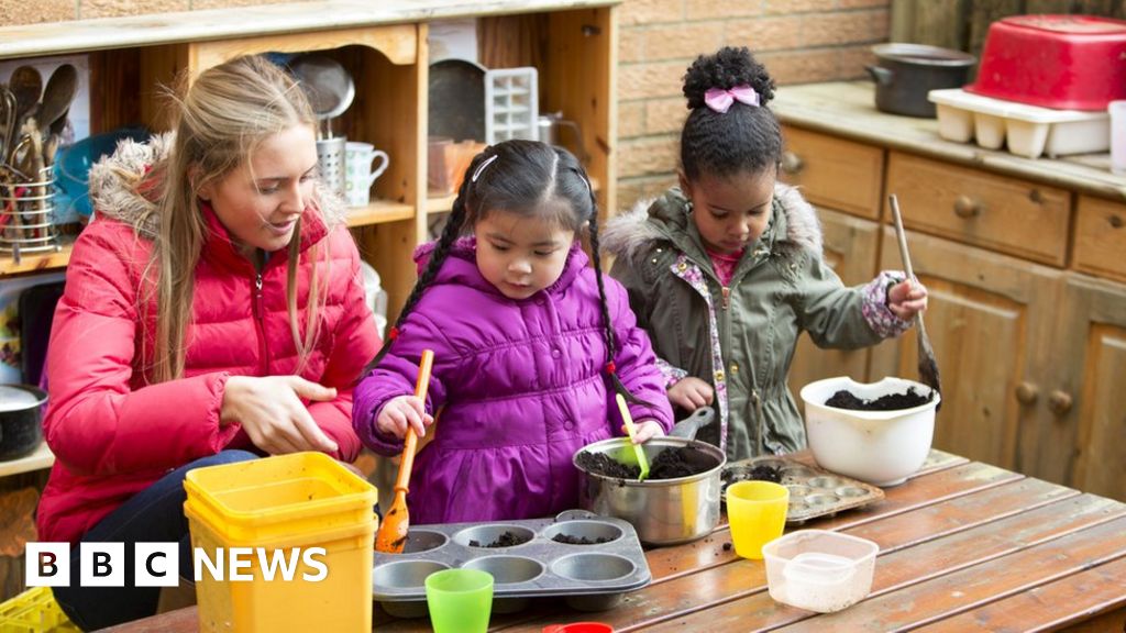 Covid: Parents fear losing childcare funding in lockdown - BBC News