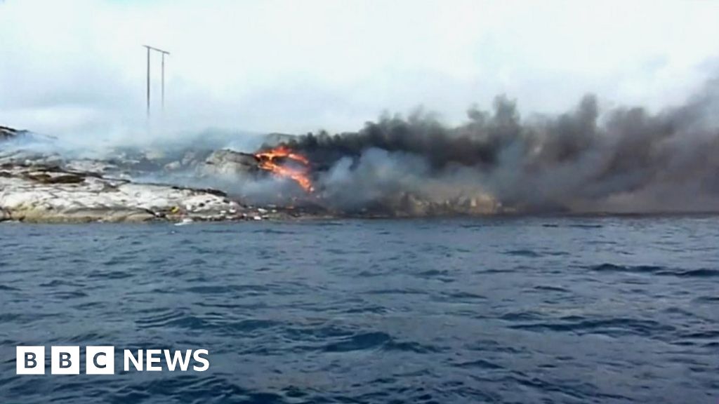 Thirteen people presumed dead after Norway helicopter crash - BBC News