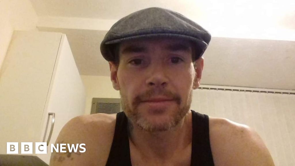 Gateshead murder victim named as Christopher Phillips - BBC News