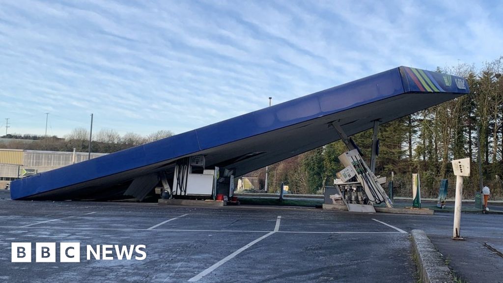 ATM thefts: Man in court over attempted cash machine theft - BBC News