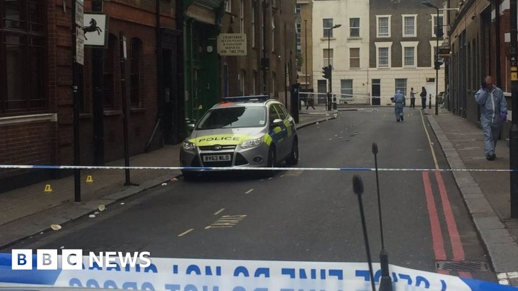 Three stabbed in London as Met reveals 9,000 incidents a year - BBC News