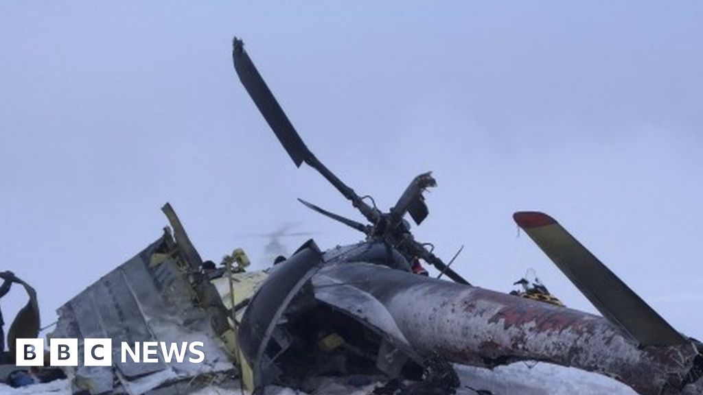 Siberia helicopter crash: At least 10 oil workers dead - BBC News