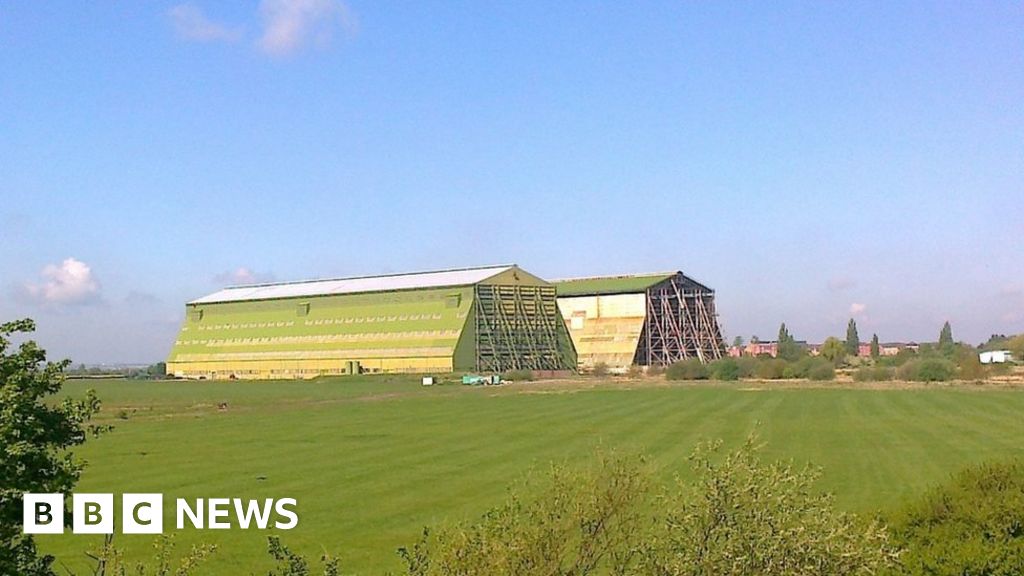 Russell Bowry death: Studio rigger's death was accident - BBC News