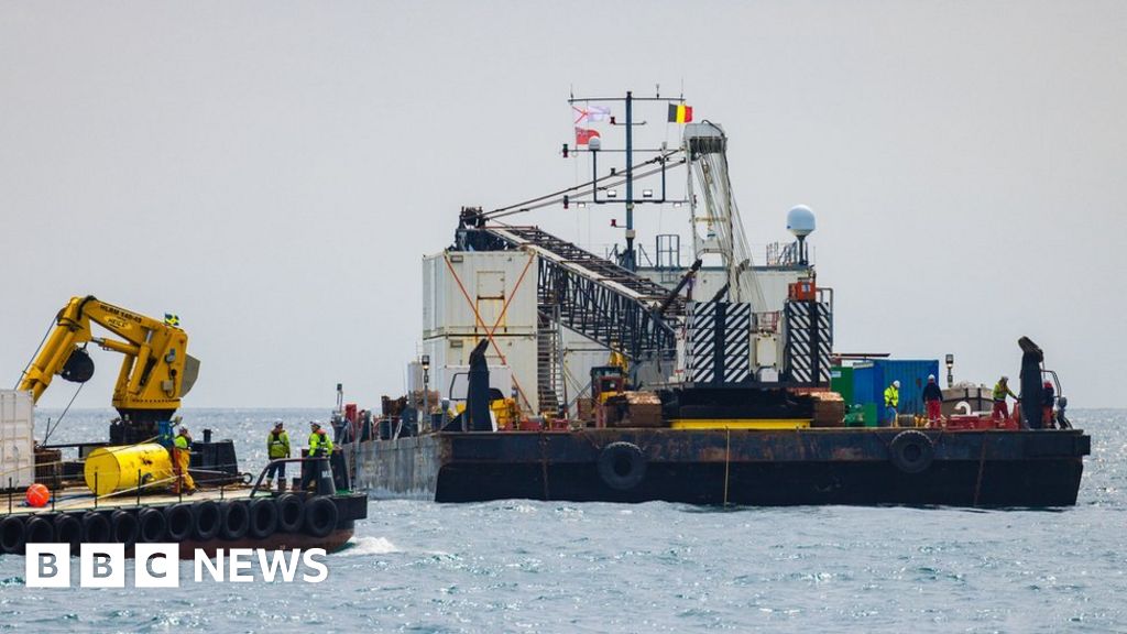 L'Ecume II: 'Significant progress' made in recovery operation